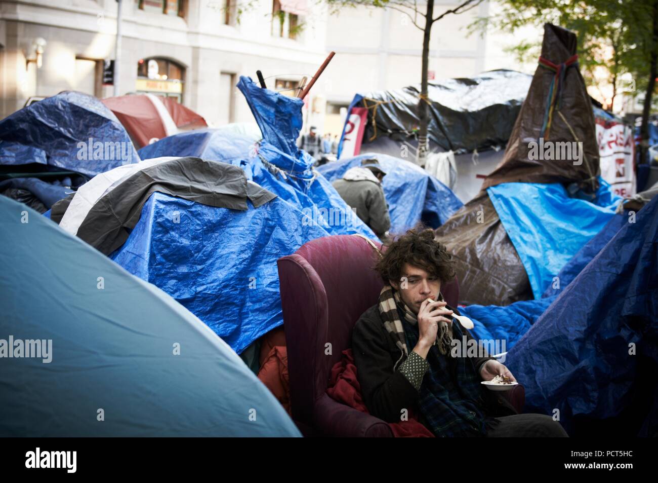 Tent city. Occupy Wall Street protest and movement, in Zuccotti Park ...
