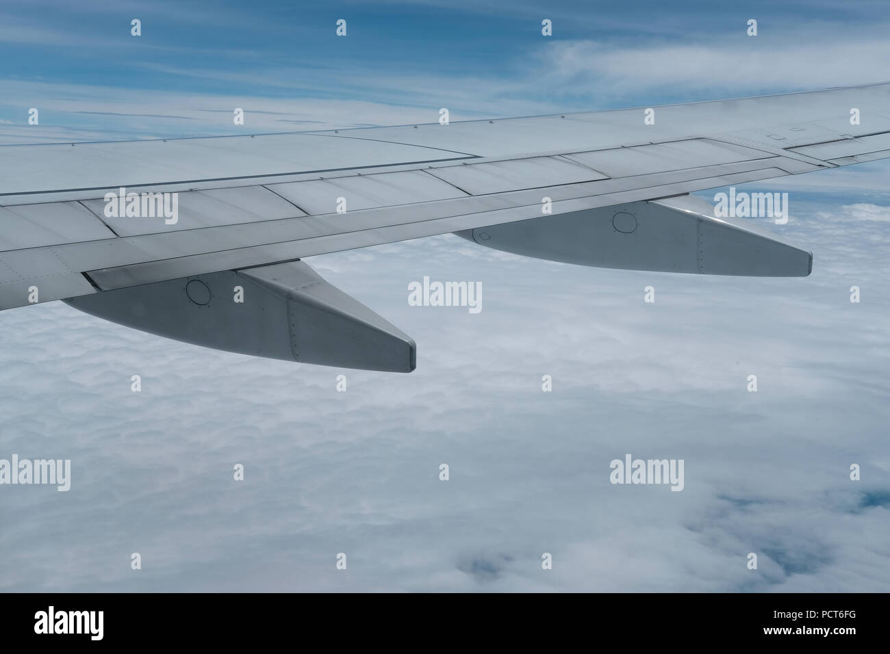 wing of airplane aircraft parking at airport terminal Stock Photo - Alamy
