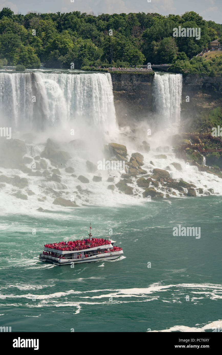 Niagara falls hornblower cruise hi-res stock photography and images - Alamy