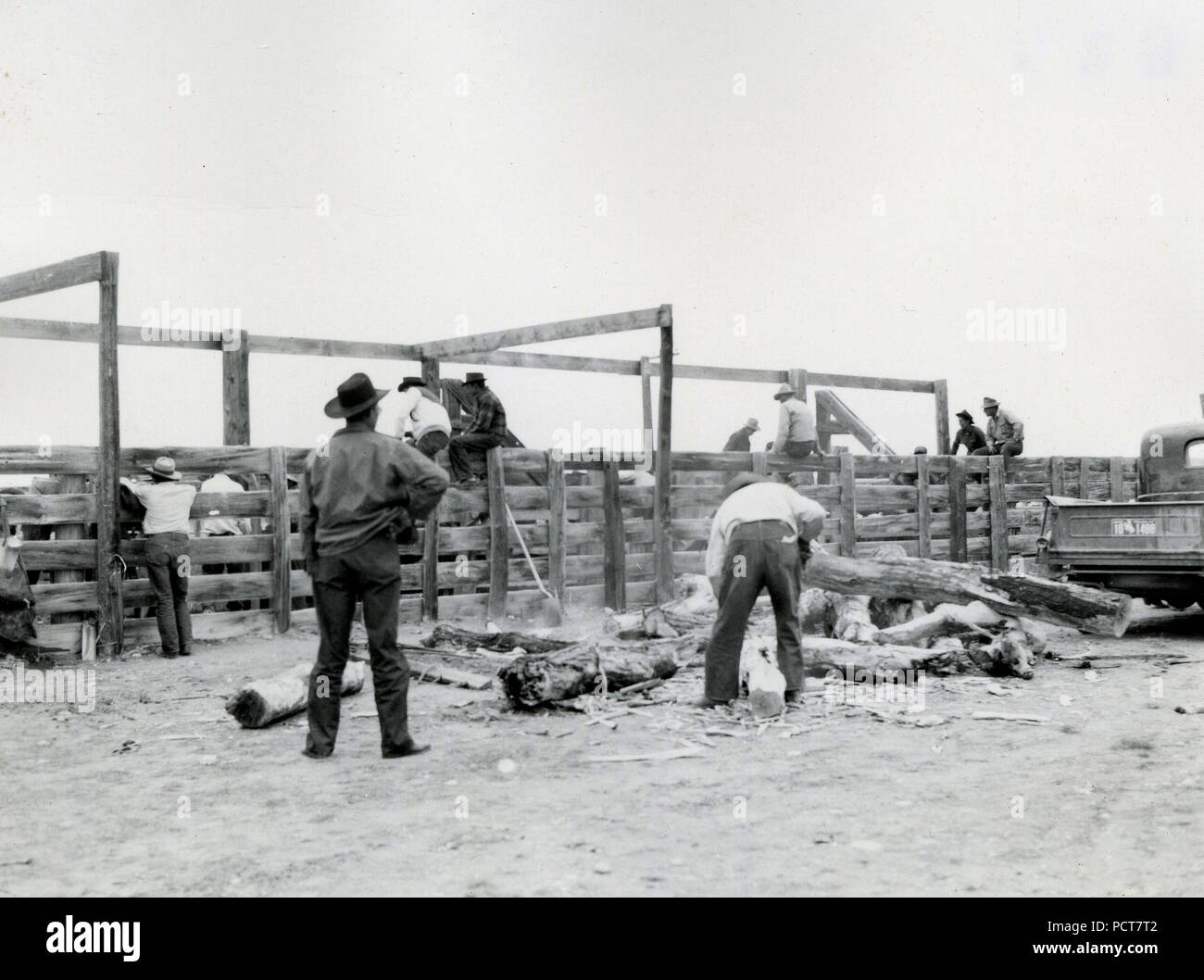 Manual labor 1940s hi-res stock photography and images - Alamy