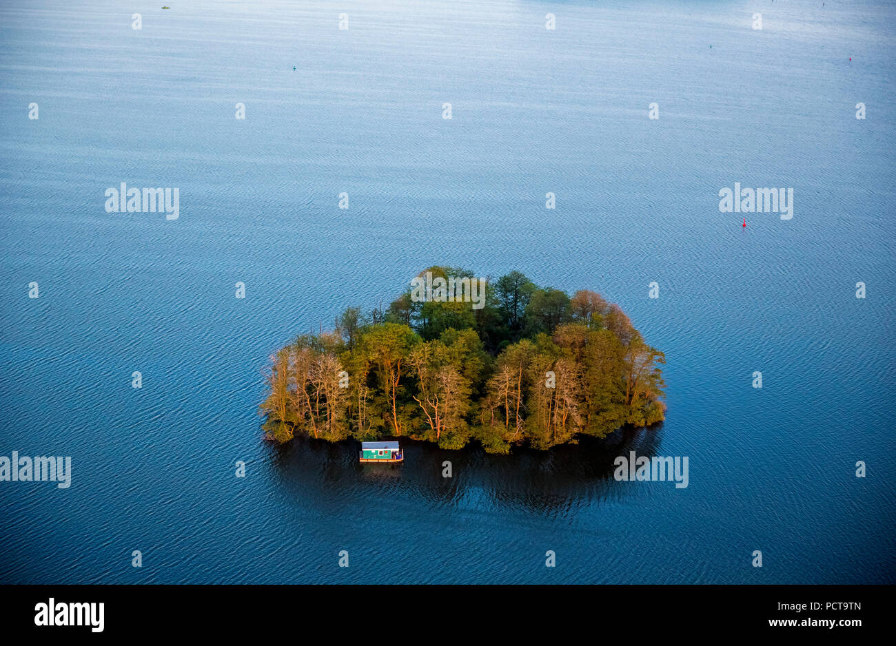 Boat shaped hi-res stock photography and images - Alamy