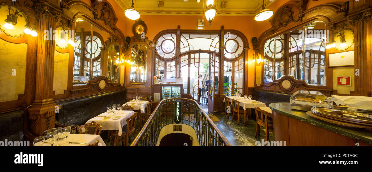 Majestic cafe porto hi-res stock photography and images - Alamy