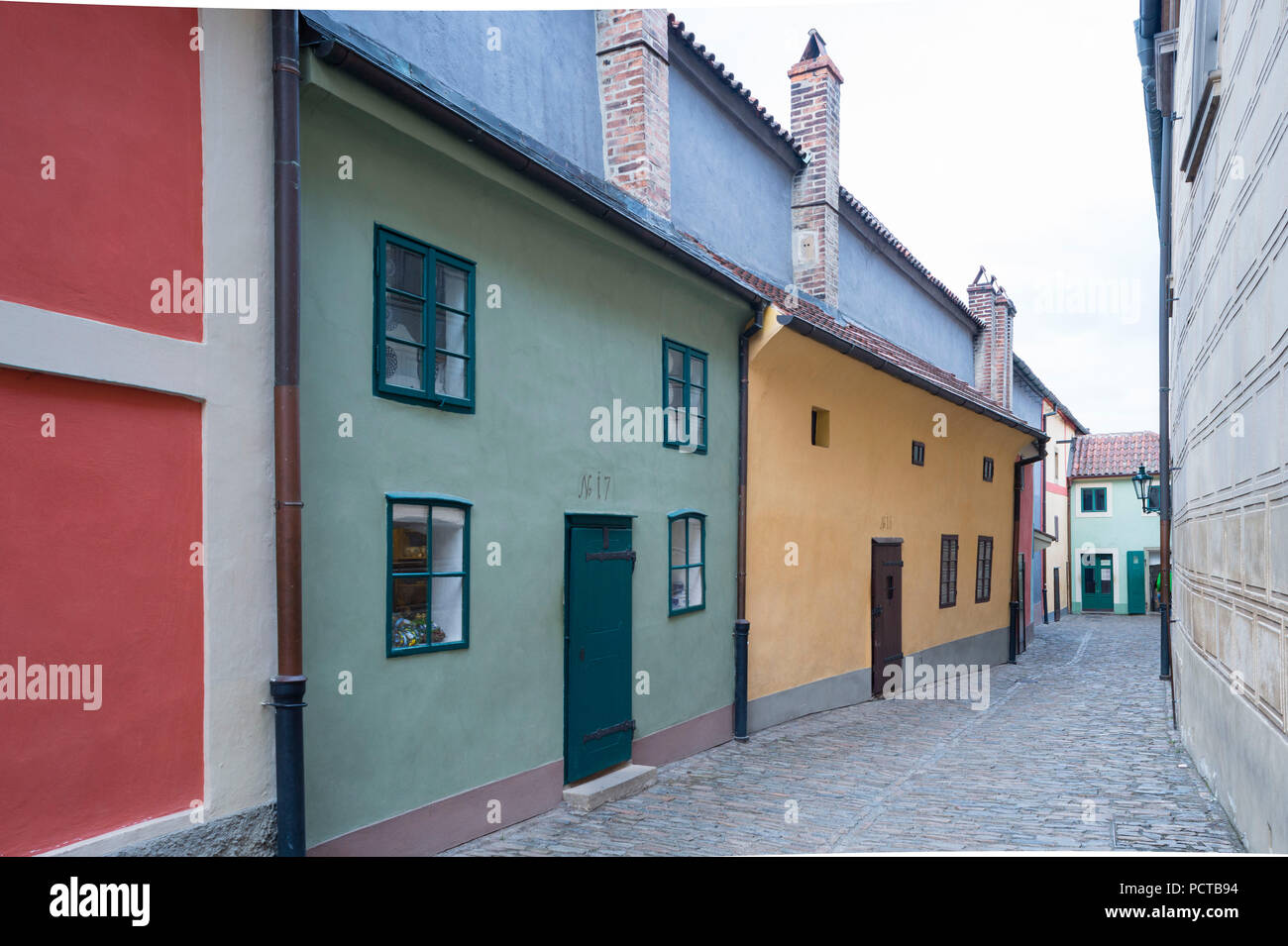 Prague golden lane hi-res stock photography and images - Alamy