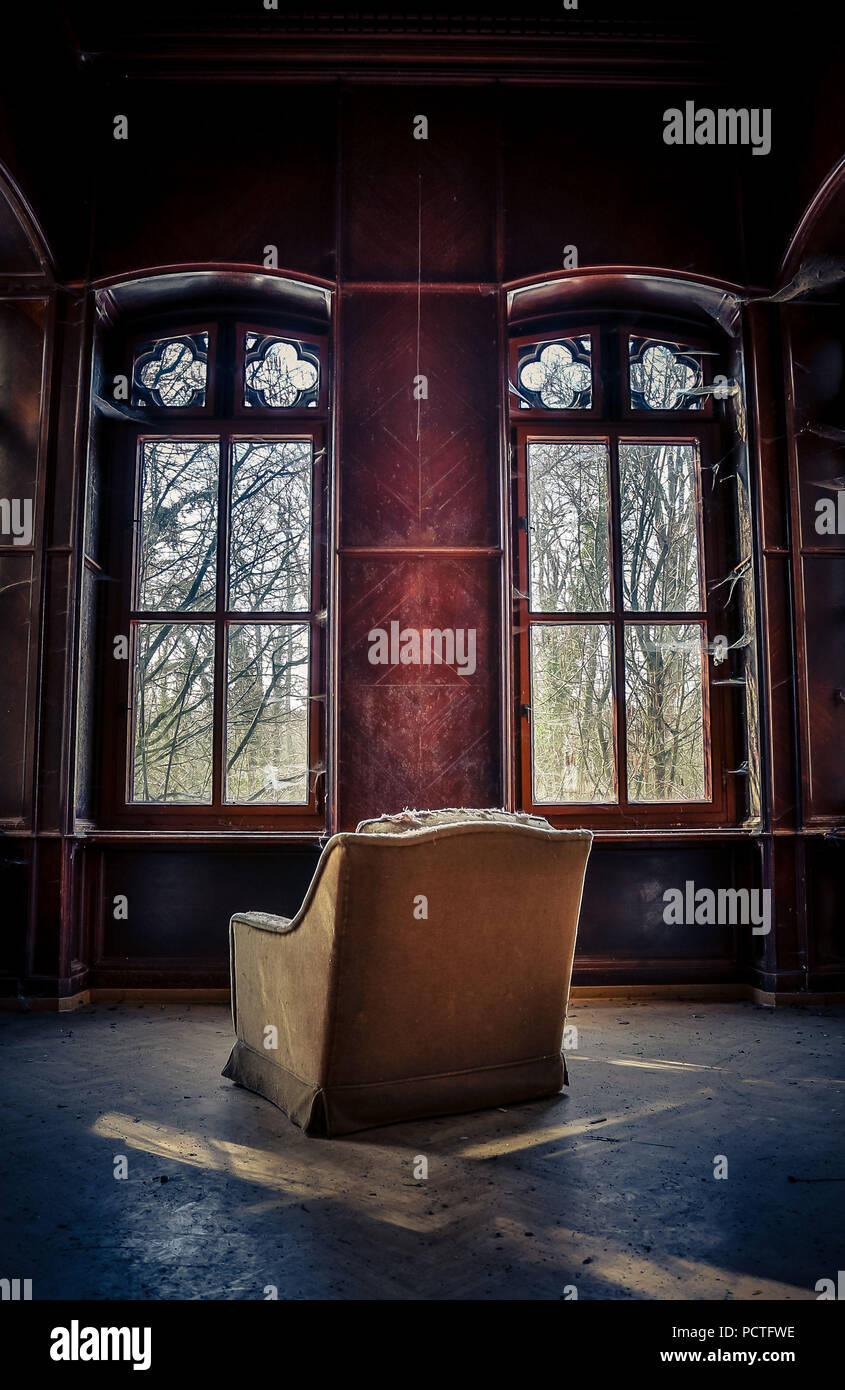 Lonely place hi-res stock photography and images - Alamy