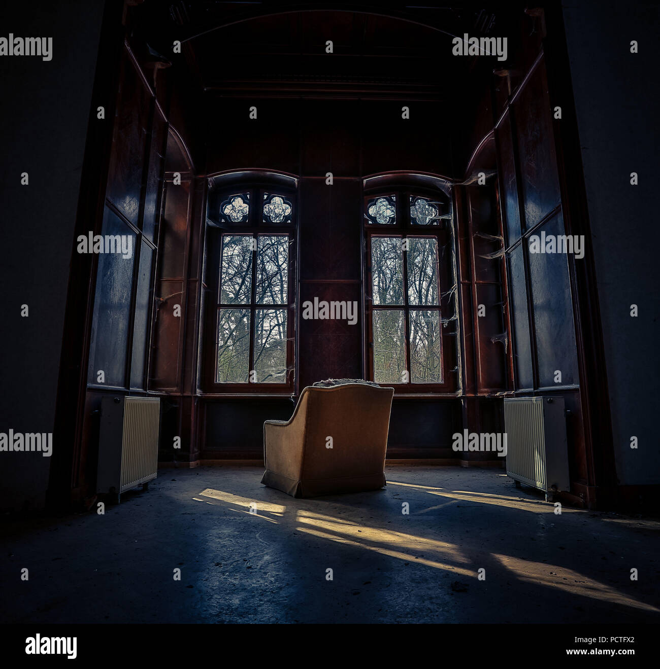 Lonely place hi-res stock photography and images - Alamy