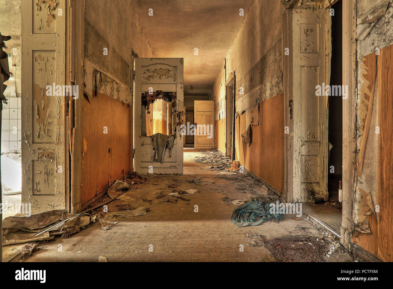Abandoned school hi-res stock photography and images - Alamy
