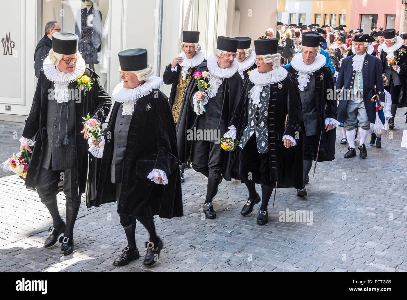 Guild members on the parade of guilds, Spring Festival 'Sechseläuten ...