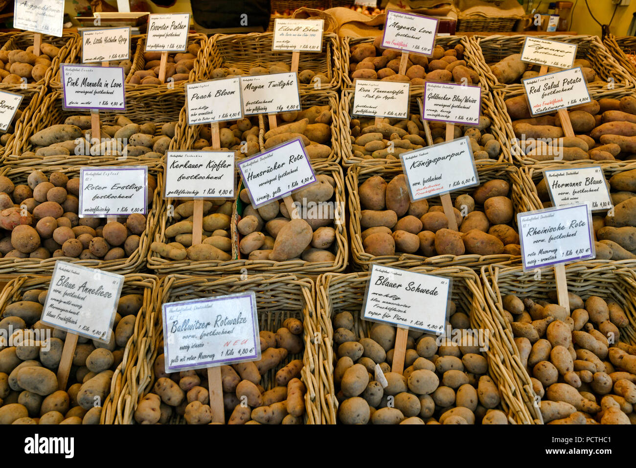 Various types of potatoes, market at Carlsplatz, weekly market ...