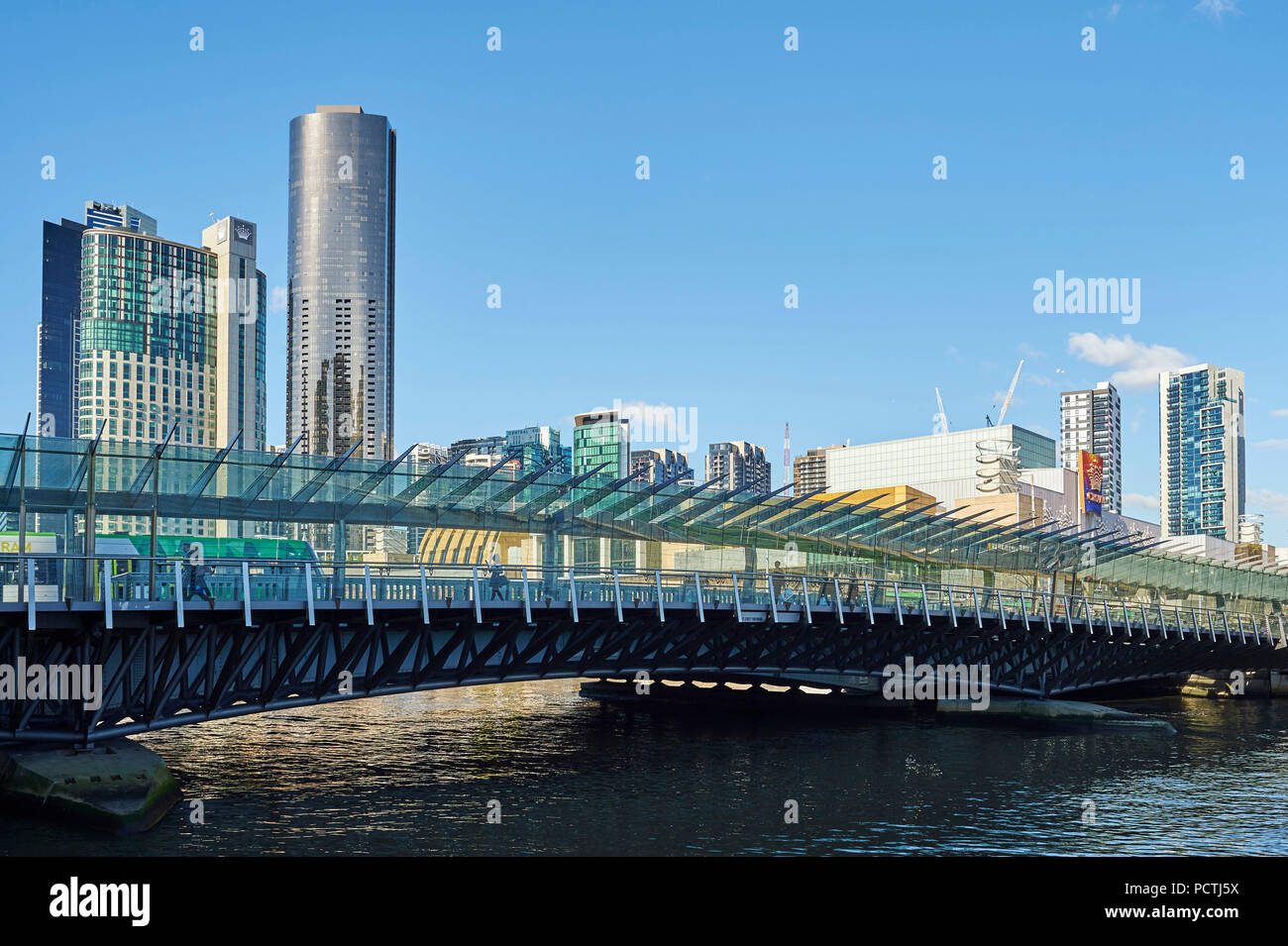 Yarra promenade at kingsway melbourne city center in spring hi-res ...
