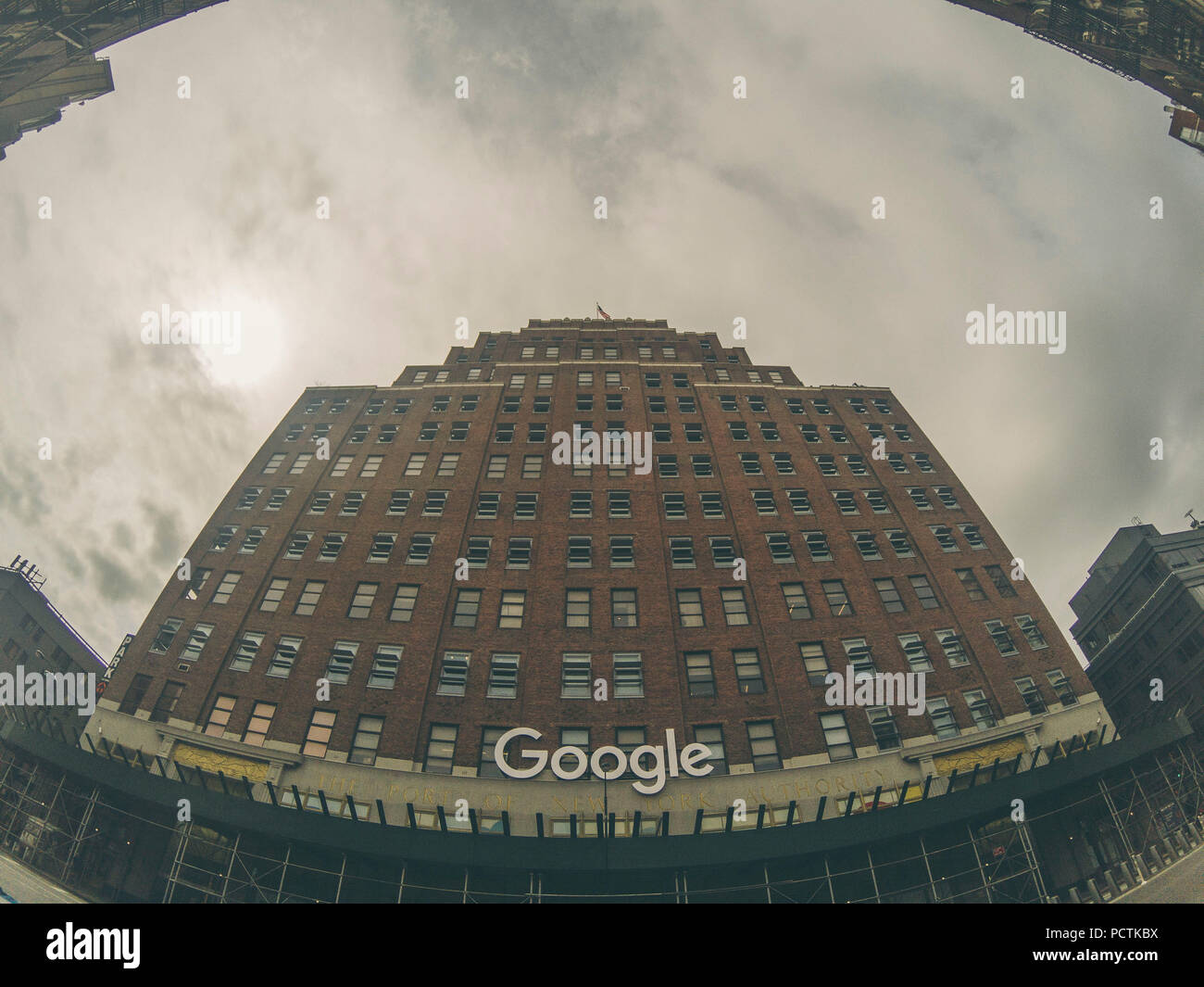 google building in nyc Stock Photo - Alamy