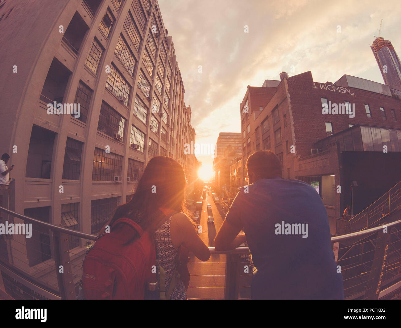 tourists on the high line in nyc Stock Photo - Alamy