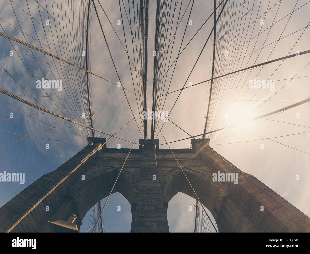brooklyn bridge seen from below Stock Photo - Alamy