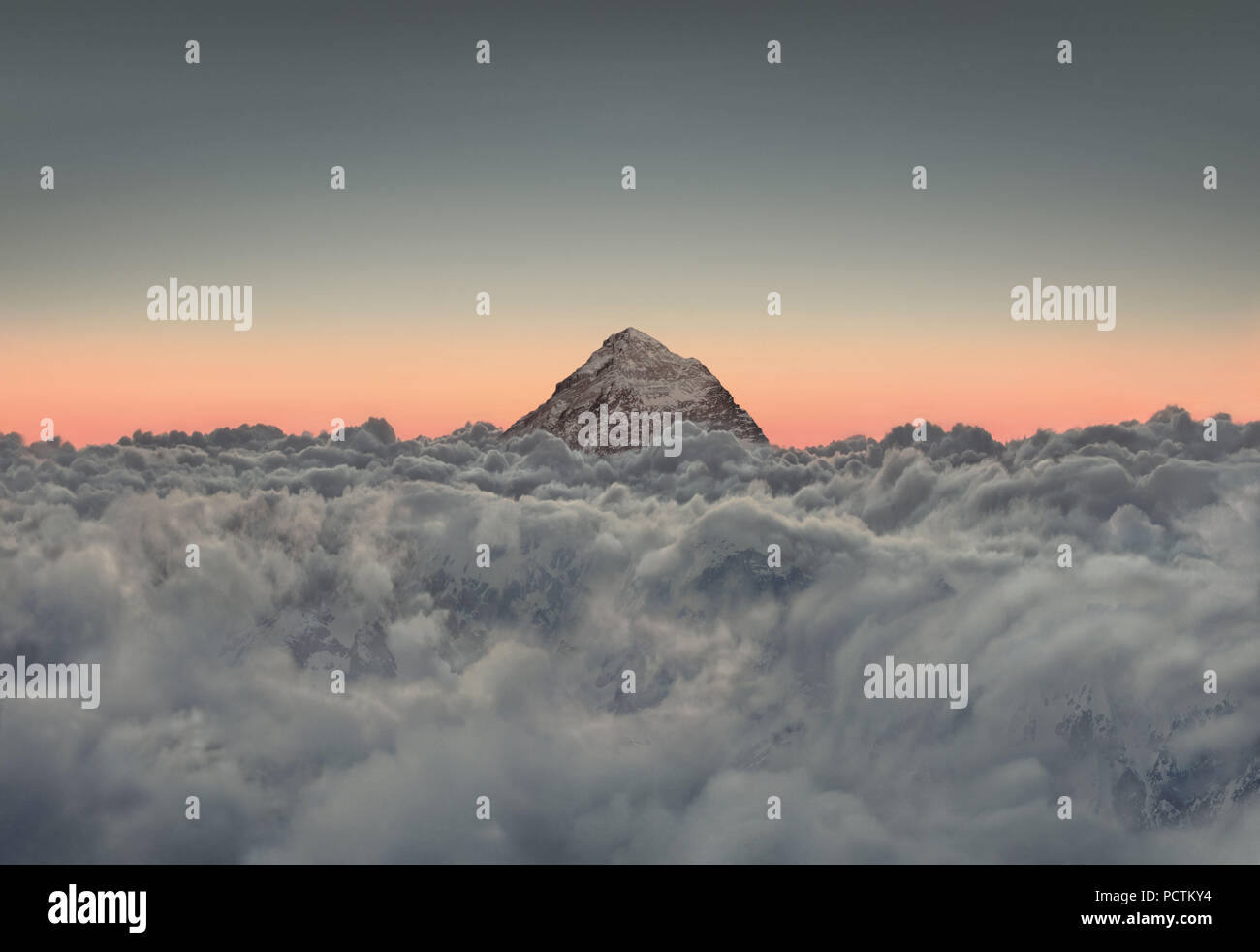 Mount everest aerial hi-res stock photography and images - Alamy
