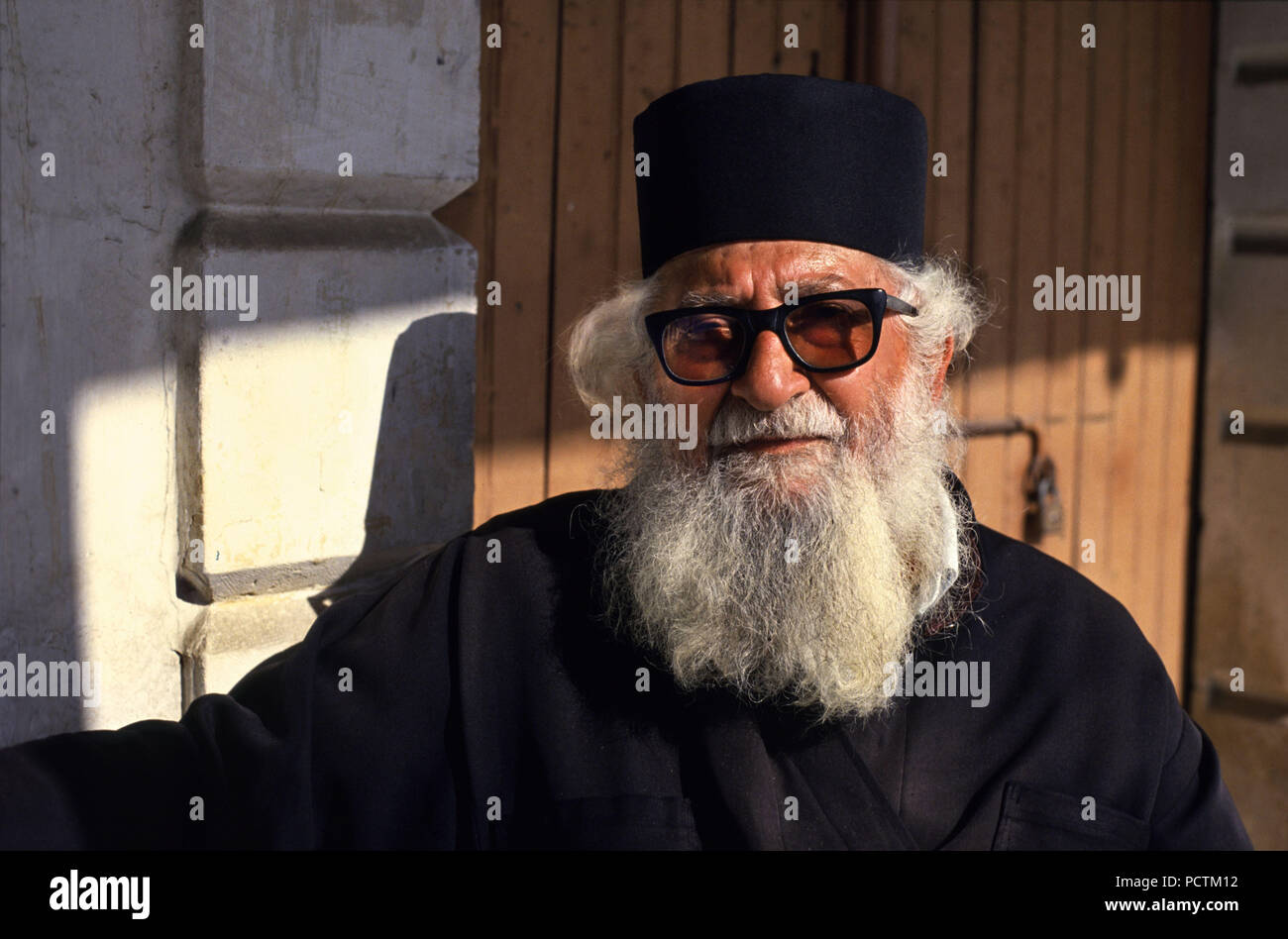 White monk monastery hi-res stock photography and images - Alamy