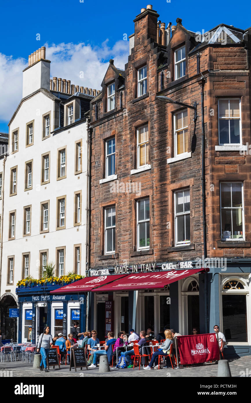 Street scene grassmarket edinburgh scotland hi-res stock photography ...