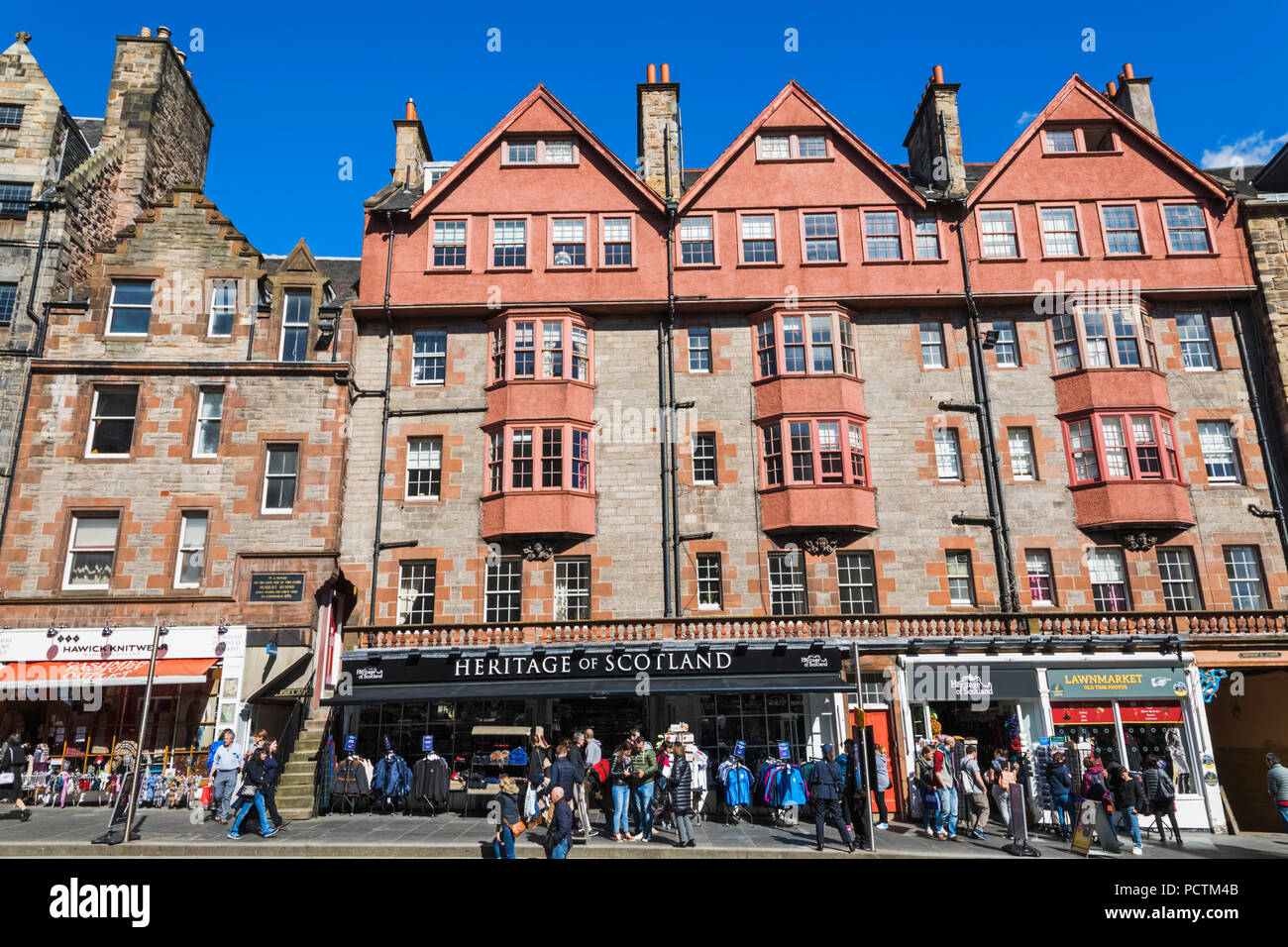 Royal mile edinburgh shops hi-res stock photography and images - Alamy