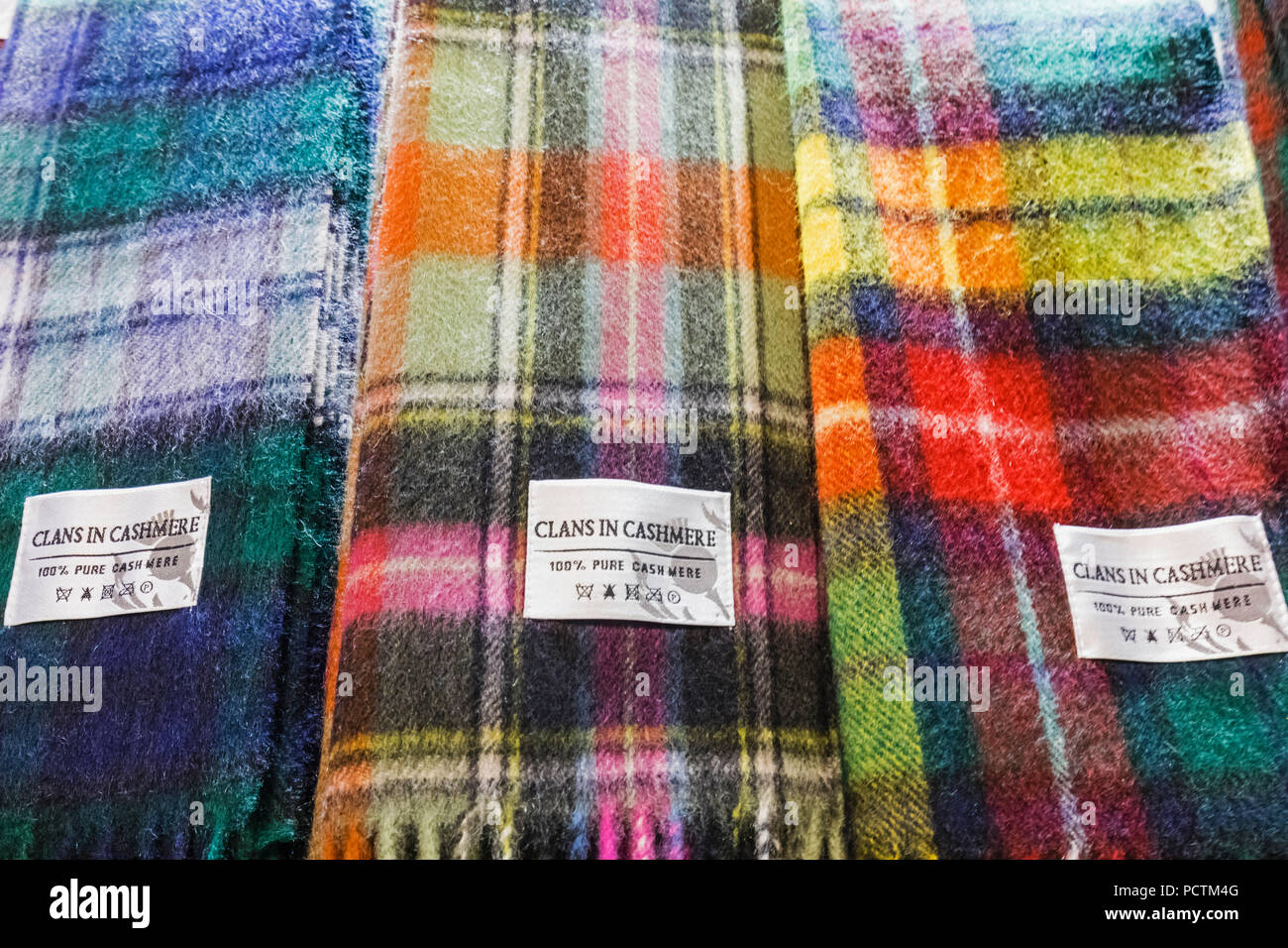 Weaving wool scotland hi-res stock photography and images - Alamy