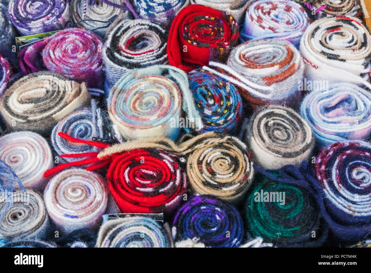 Weaving wool scotland hi-res stock photography and images - Alamy