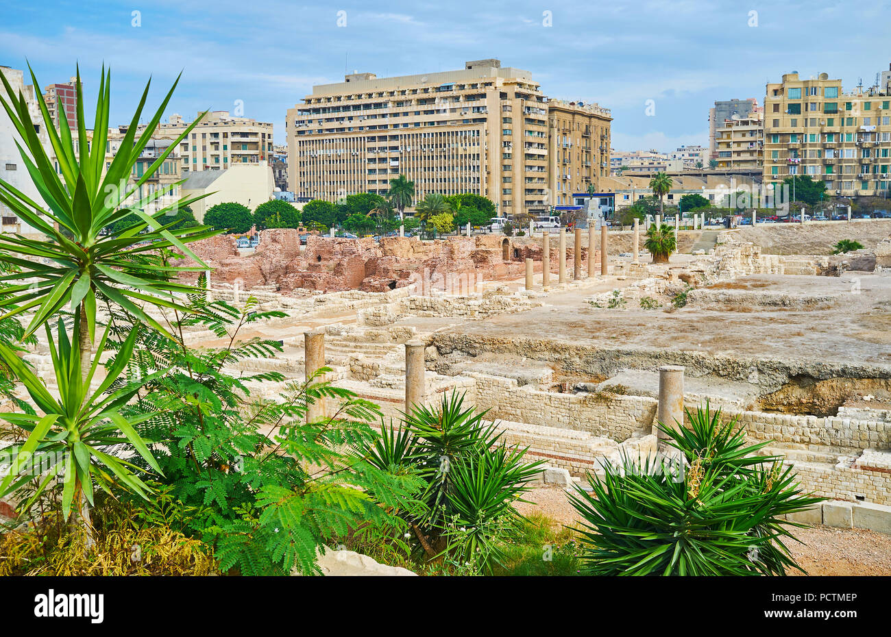 The antique ruins of Roman Auditorium and bathhouse (thermae) of Kom Ad ...
