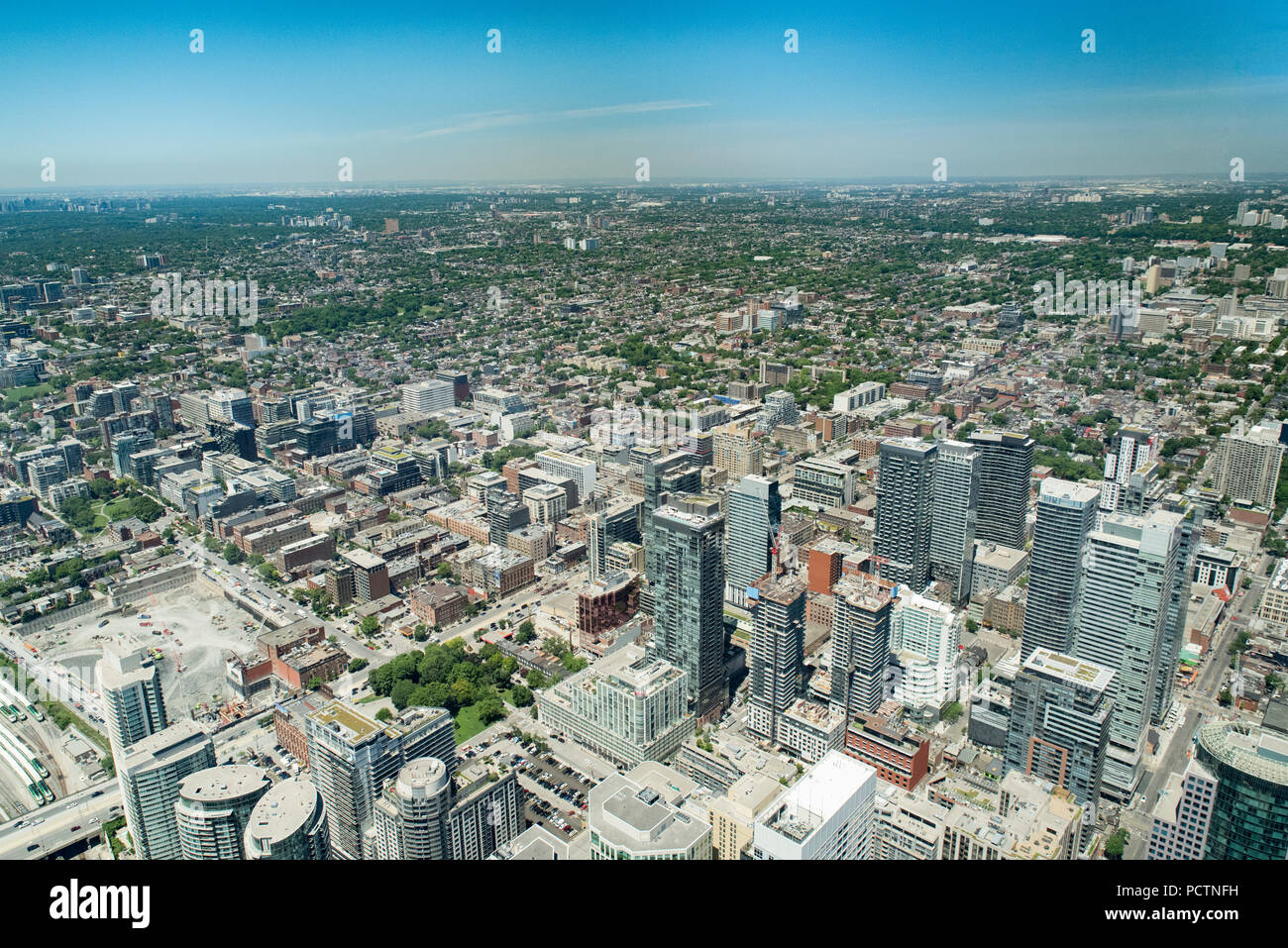 Toronto business district aerial hi-res stock photography and images ...