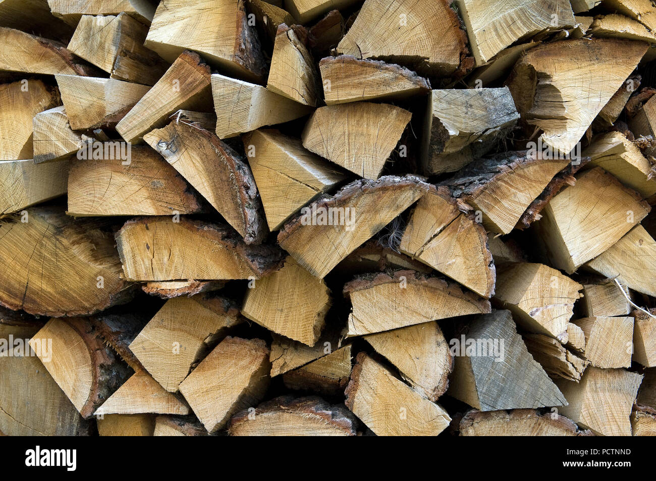 Firewood Bois de chauffage Stock Photo - Alamy