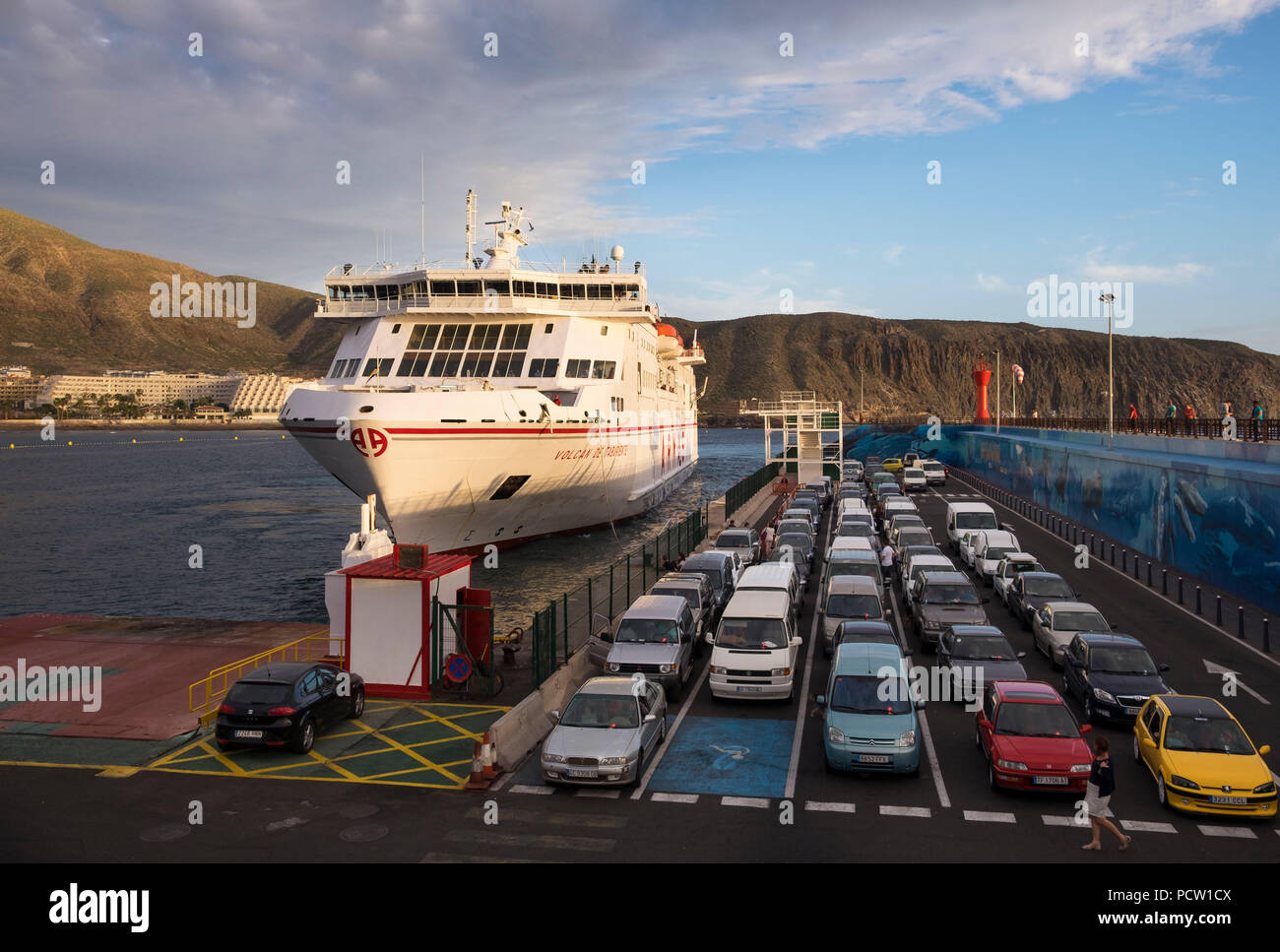 Terminal de ferry de tenerife hi-res stock photography and images - Alamy