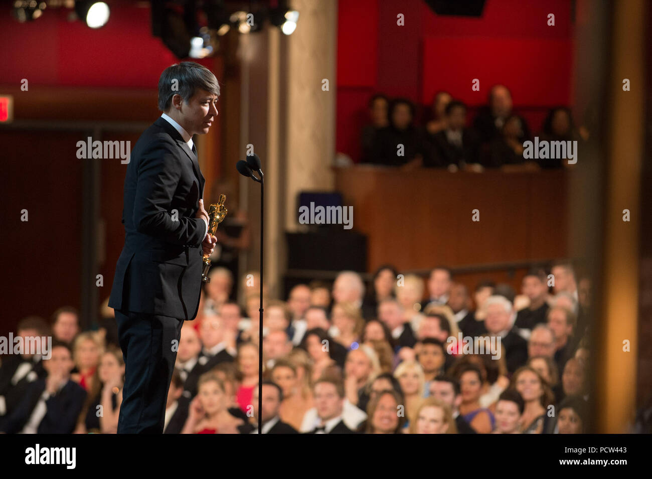 Tom cross with the editing award for whiplash hi-res stock photography ...