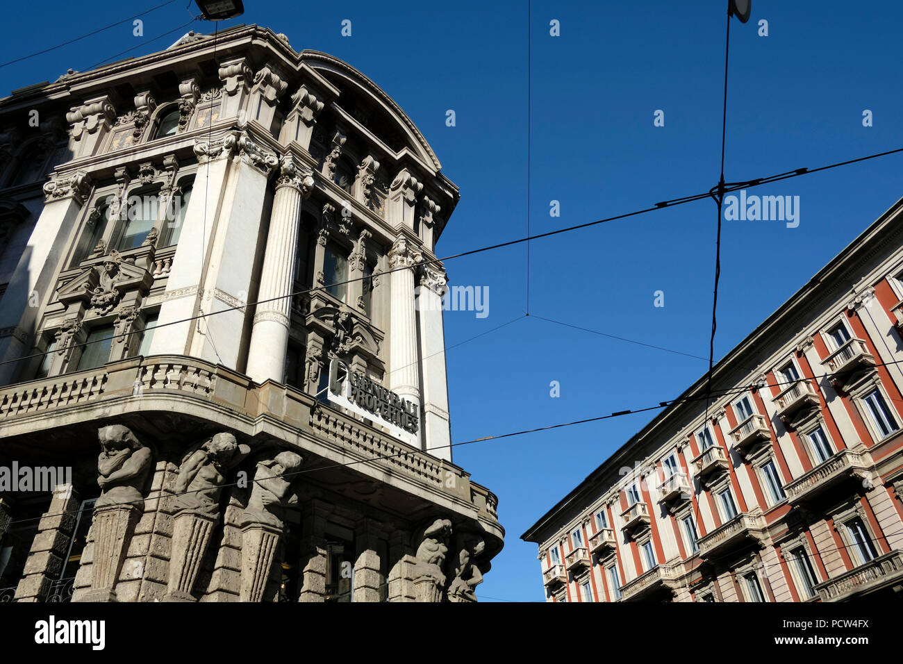 Buildings in milan hi-res stock photography and images - Alamy