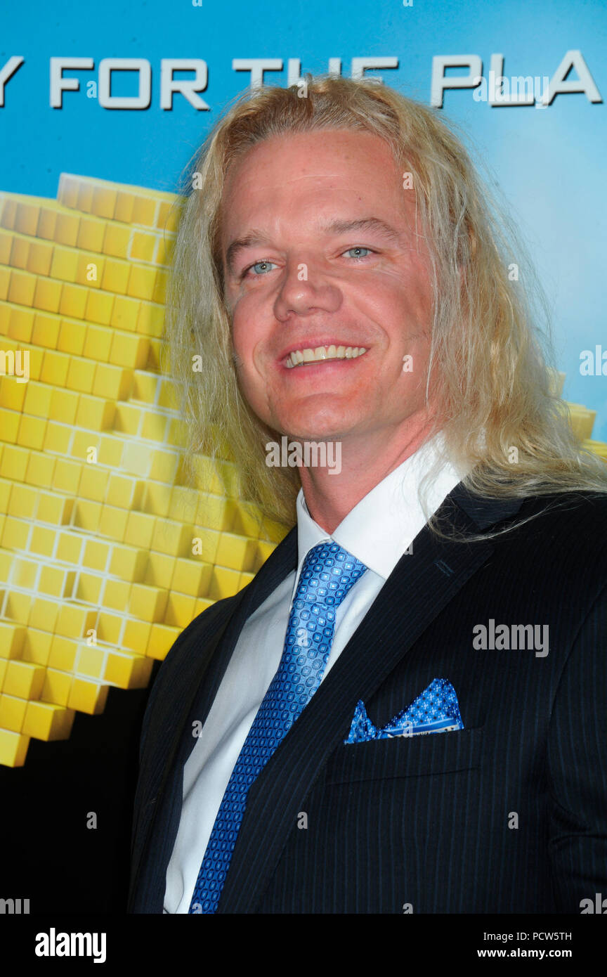 NEW YORK, NY - JULY 18: Actors Ashley Benson, Josh Gad, Peter Dinklage ...