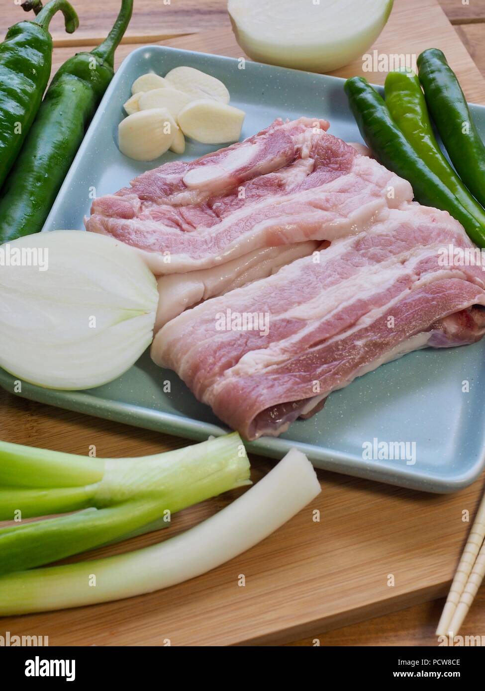Korean food pork belly and vegetables, Samgyeopsal Stock Photo - Alamy