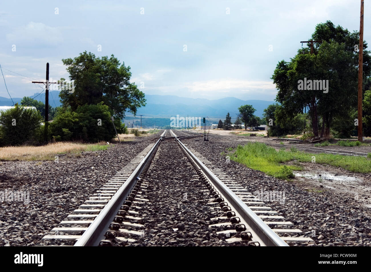 Train tracks into distance countryside hi-res stock photography and ...