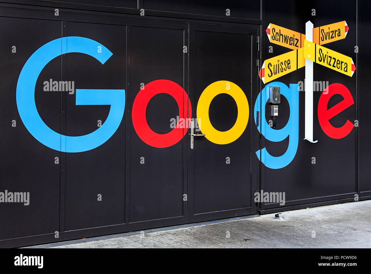 Google office building hi-res stock photography and images - Alamy