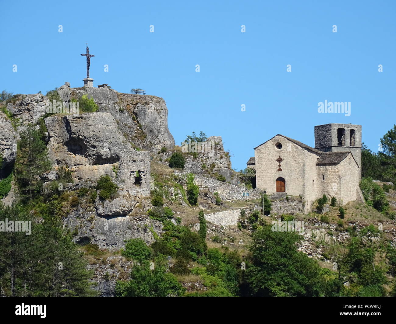 Old stone church hi-res stock photography and images - Alamy