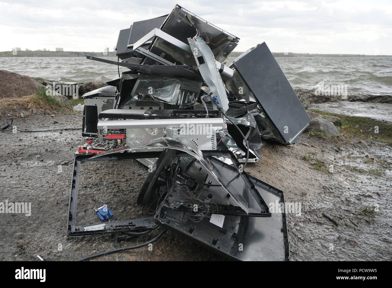 Man destroy computer hi-res stock photography and images - Alamy