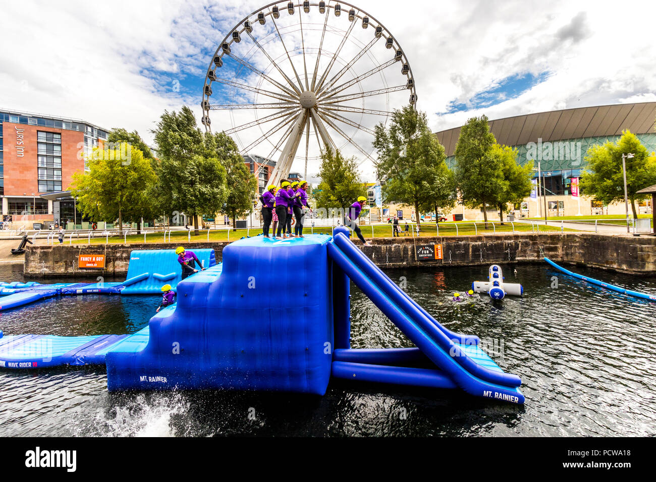 Cafes albert docks hi-res stock photography and images - Alamy