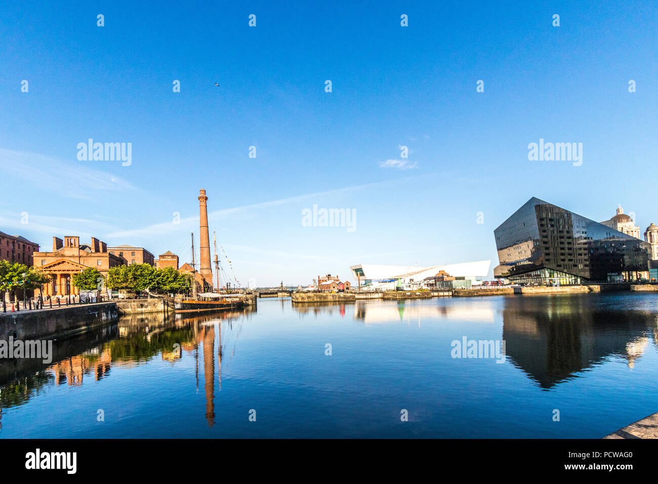 Cafes albert docks hi-res stock photography and images - Alamy