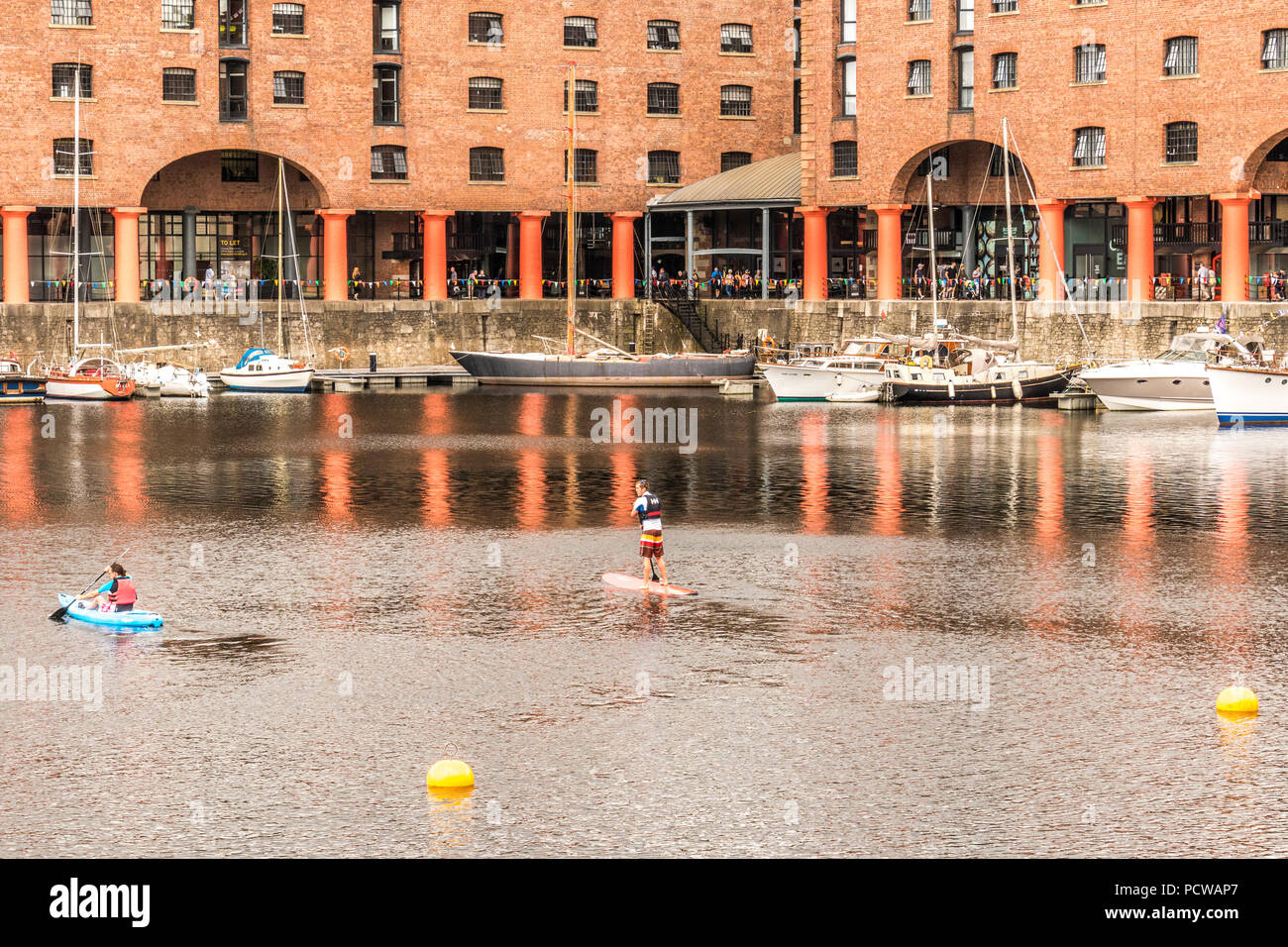 Cafes albert docks hi-res stock photography and images - Alamy