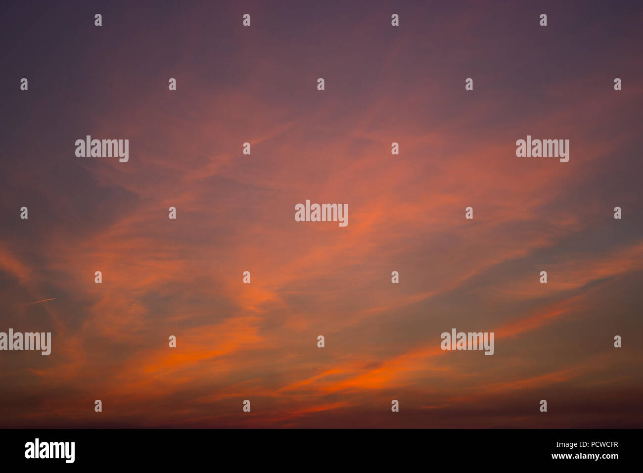 Pink sunset with beautiful, colorful clouds. Natural sunset composition ...