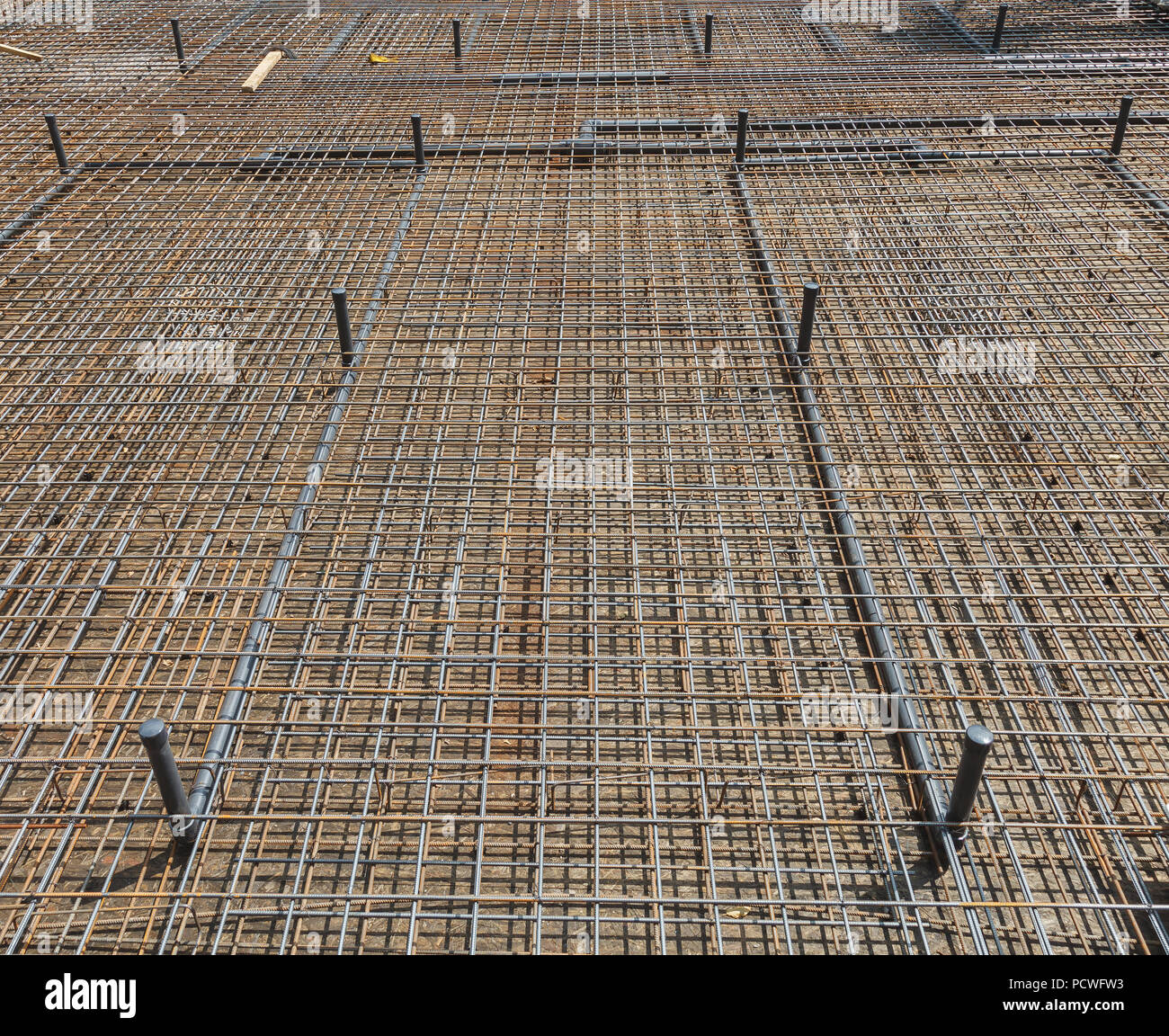 Setting of plastic pipes for a pool and strengthening by a metallic ...