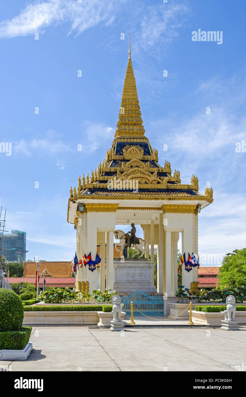 The king of norodom and the khmer palace palace hi-res stock ...