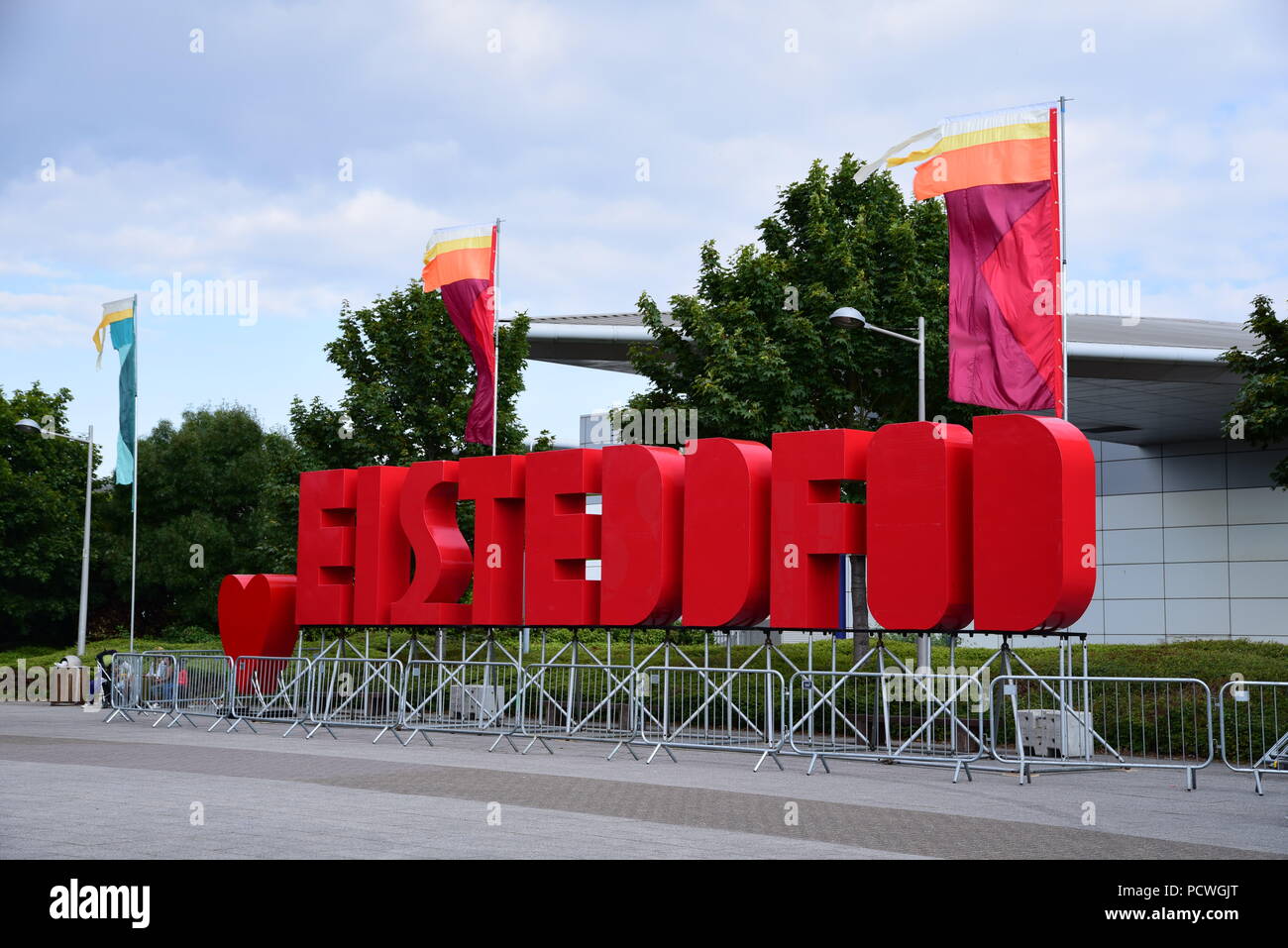 Welcome to cardiff bay hi-res stock photography and images - Alamy