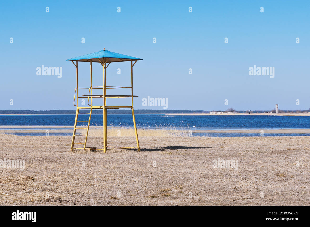 Vintage old Lifeguard Tower at Beach. Copy space Stock Photo - Alamy