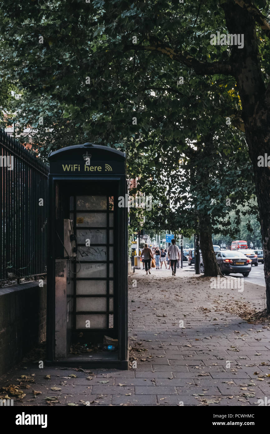 London black telephone box hi-res stock photography and images - Alamy
