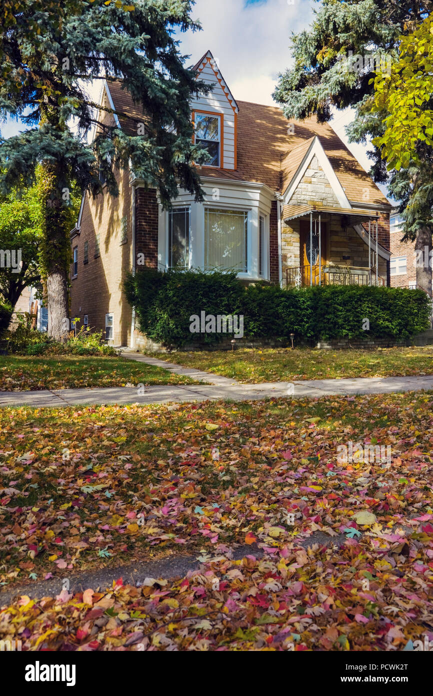 Typical Chicago house in autumn scenery. Chicago, Illinois, USA Stock ...