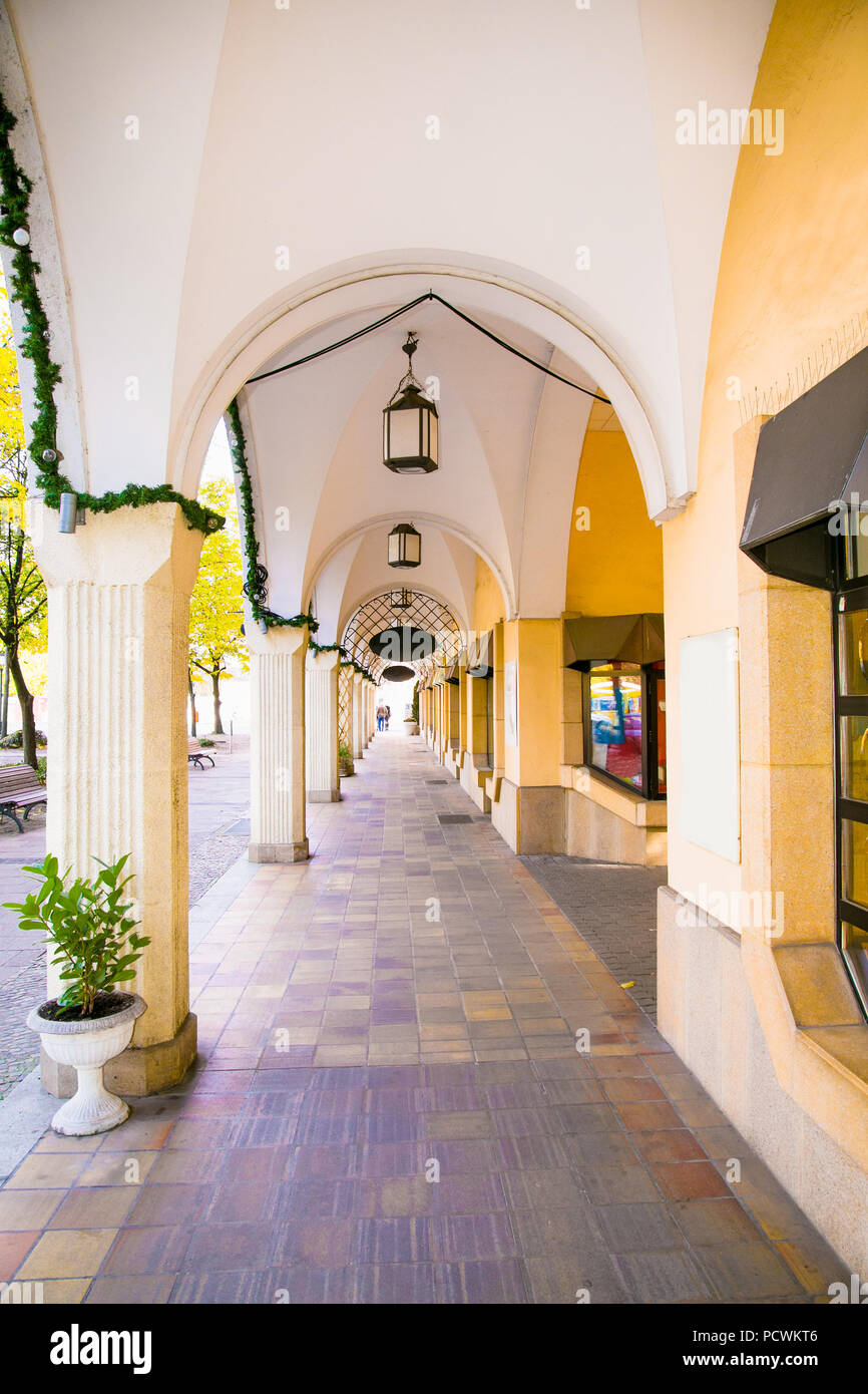 Entry arch hi-res stock photography and images - Alamy