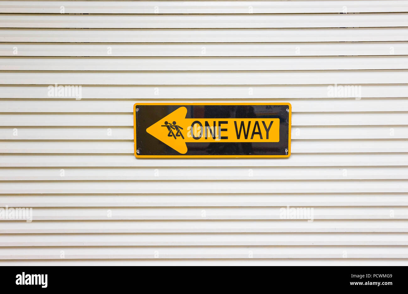 One way right arrow signal hi-res stock photography and images - Alamy