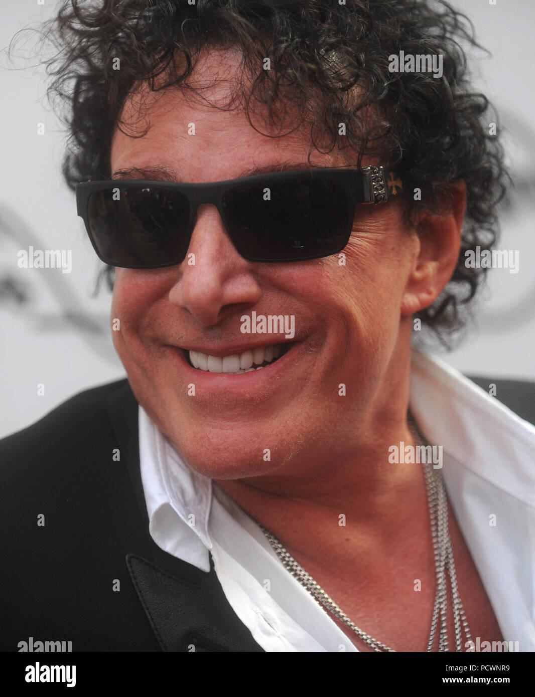 NEW YORK, NY - JUNE 09: Neal Schon attends the Les Paul 100th ...