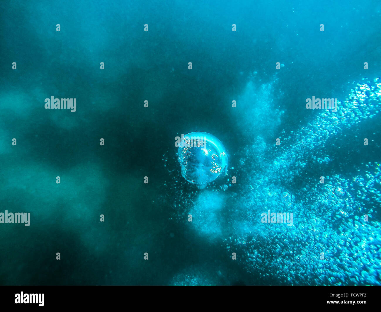 Air boobles in blue sea water. Maldives Stock Photo - Alamy