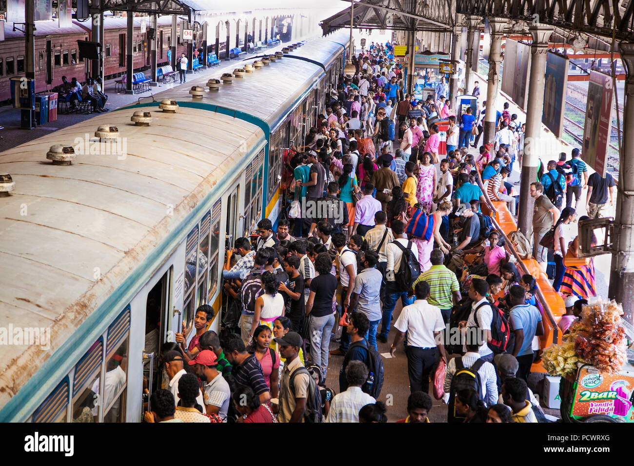 Colombo fort railway station hi-res stock photography and images - Alamy