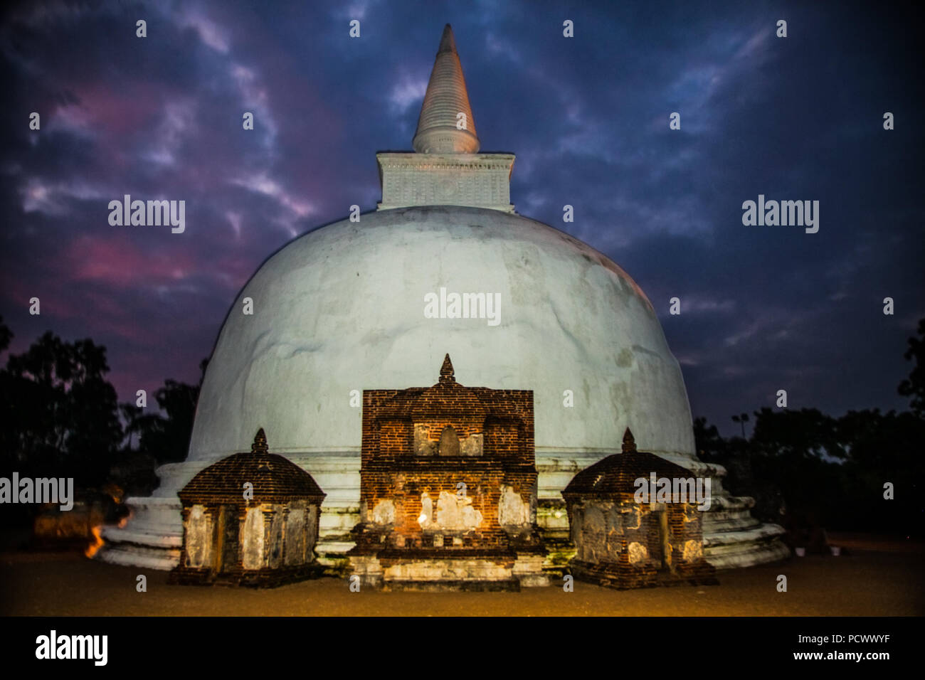Kiri vehera stupa hi-res stock photography and images - Alamy